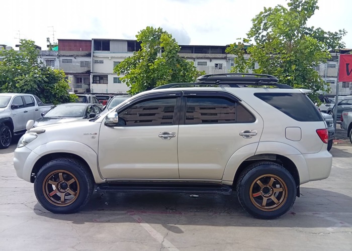 TOYOTA 4WD 2005 3.0V MT FORTUNER SILVER 3832 – hiluxasia